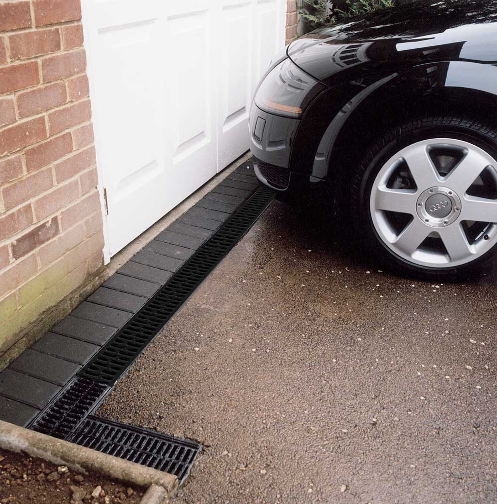 Aco 1m Hexdrain Channel & Plastic Grating A15 | Pattrick & Thompsons